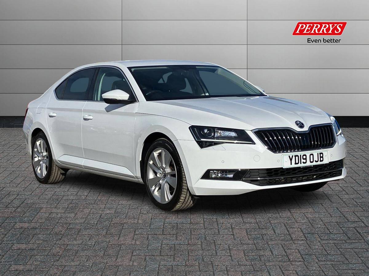 Skoda Superb review | Auto Express